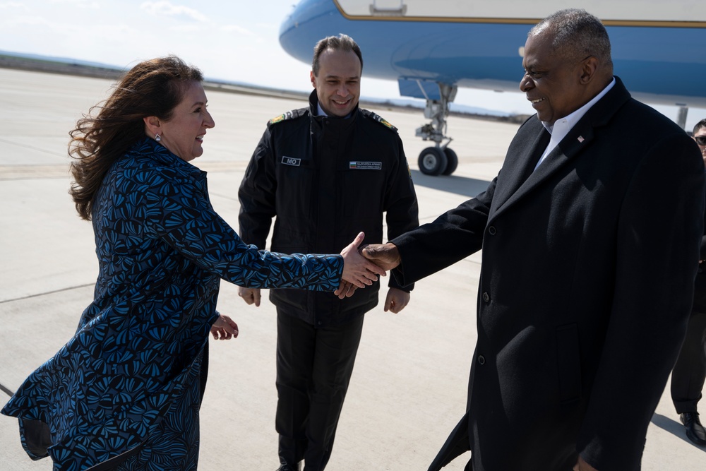 DVIDS - Images - SECDEF Visits U.S. and NATO Troops in Slovakia and ...