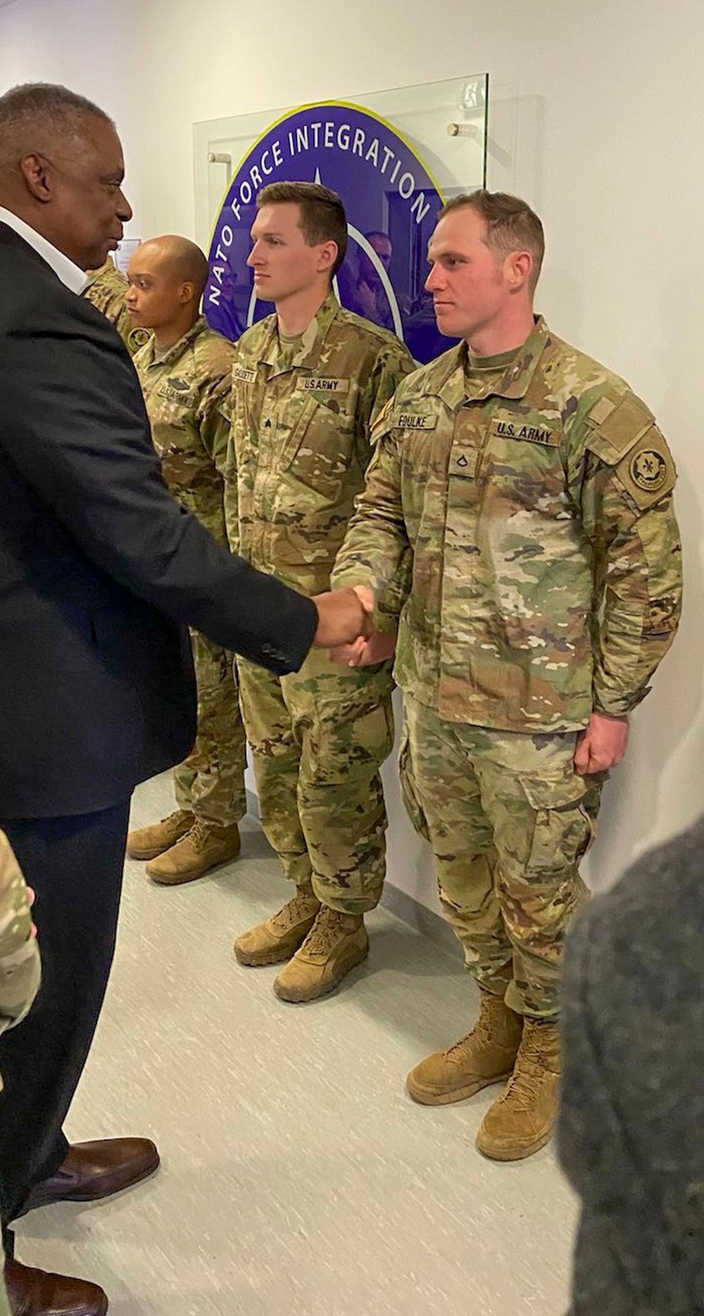 DVIDS - Images - U.S. Army V Corps with SECDEF [Image 9 of 20]