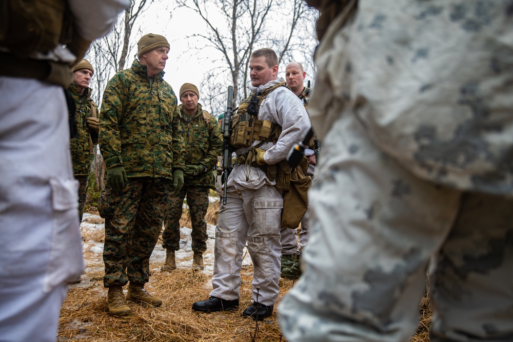 DVIDS - Images - U.S. Marine Corps Commandant, Sergeant Major visit Marines during NATO exercise ...