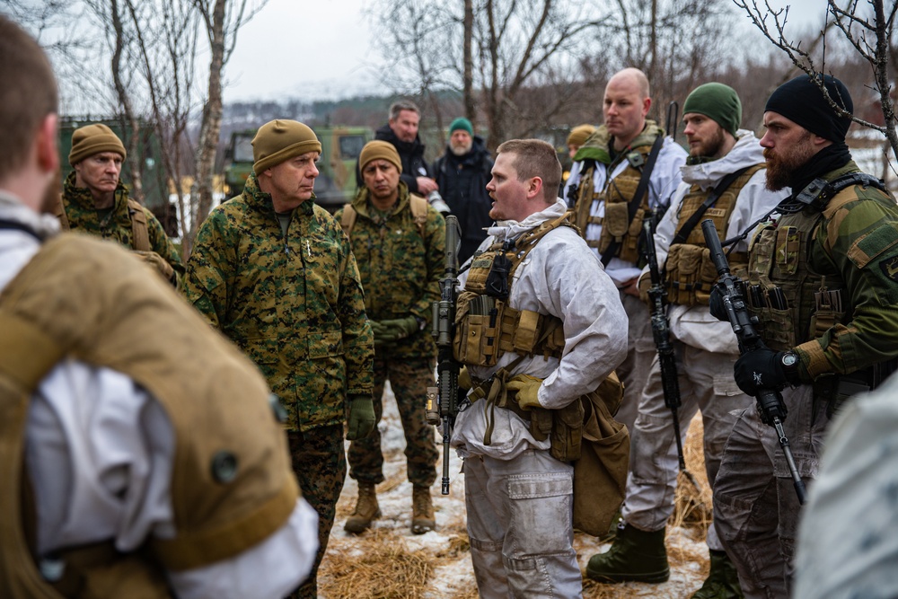DVIDS - Images - U.S. Marine Corps Commandant, Sergeant Major visit ...