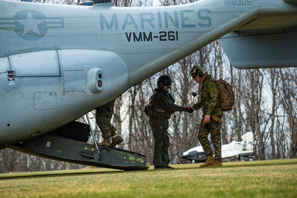 DVIDS - Images - U.S. Marine Corps Commandant, Sergeant Major visit Marines during NATO exercise ...