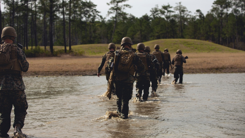 DVIDS - Images - MCES Obstacle Breaching [Image 3 of 5]