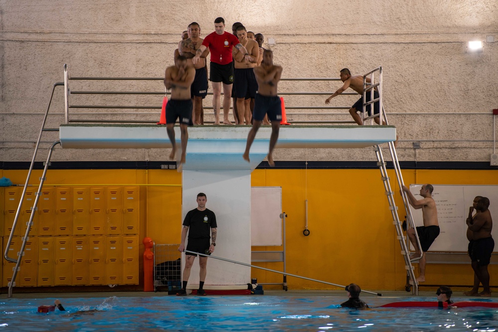 DVIDS - Images - USS Indianapolis Combat Pool [Image 2 of 3]