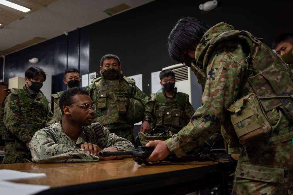 DVIDS - Images - Weapons training onboard NAF Atsugi [Image 3 of 8]