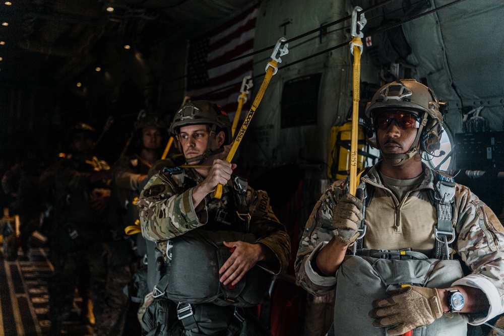 DVIDS - Images - 820 BDG door bundle and alternate door exit procedure ...