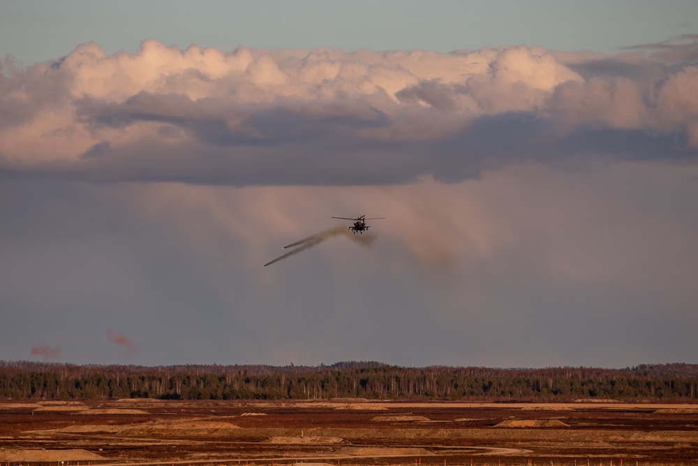 DVIDS - Images - Engaging the target [Image 2 of 4]