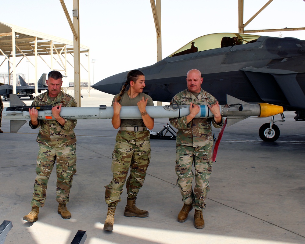 DVIDS - Images - Weapons Load [Image 2 of 5]