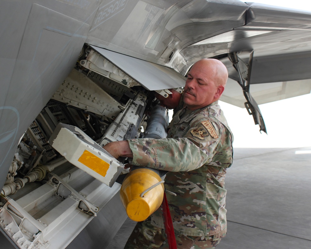 DVIDS - Images - Weapons Load [Image 3 of 5]