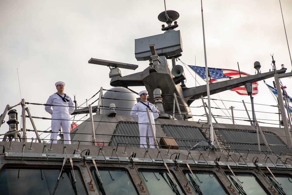 DVIDS - Images - USS Milwaukee Returns From Deployment [Image 2 of 12]