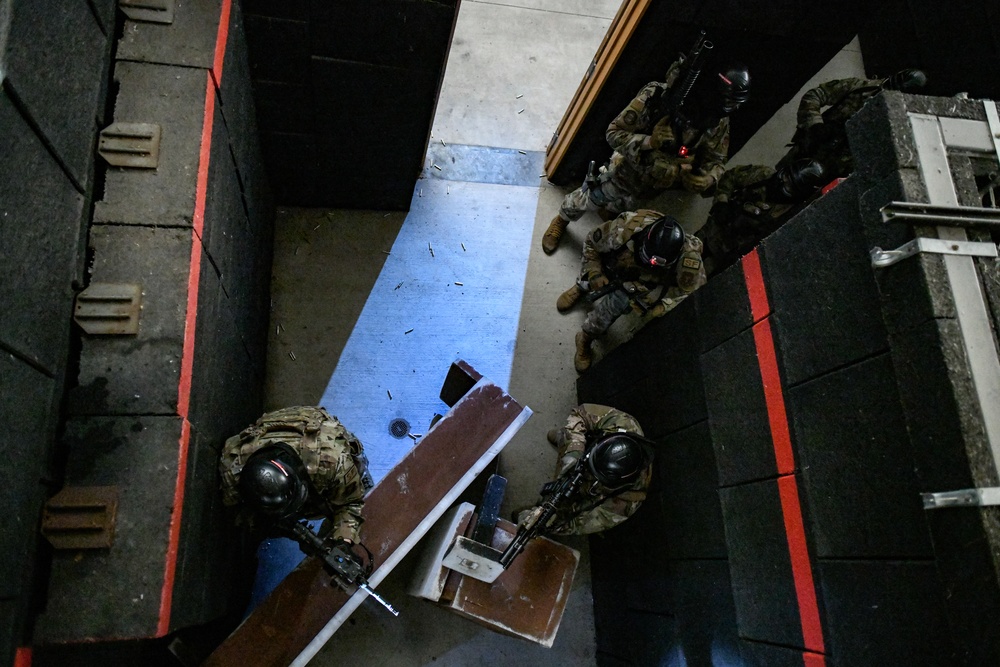 DVIDS - Images - No better teacher than a sim round [Image 7 of 26]