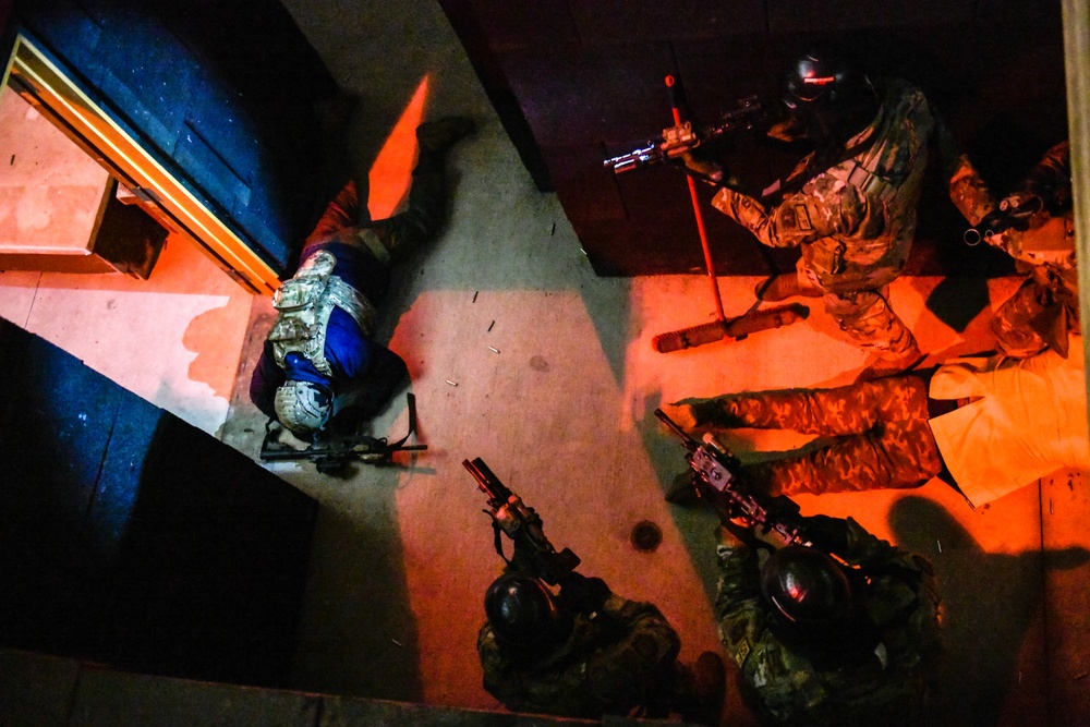 DVIDS - Images - No better teacher than a sim round [Image 12 of 26]