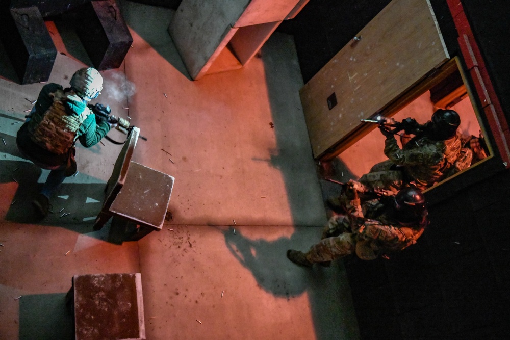 DVIDS - Images - No better teacher than a sim round [Image 21 of 26]