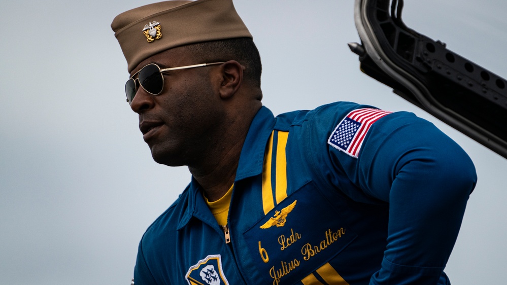 DVIDS - Images - Blue Angels arrive at MacDill [Image 6 of 8]