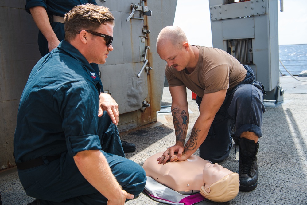 DVIDS - Images - USS Momsen CPR Training [Image 4 of 7]