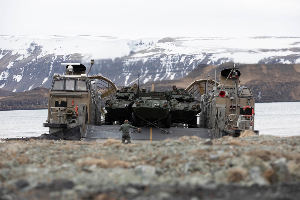 DVIDS - Images - NV22 LCAC Operations [Image 2 of 6]