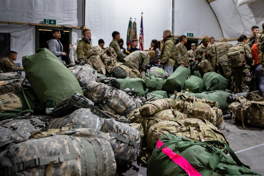 DVIDS - Images - 3-29 FA Soldiers arrive in Torun [Image 4 of 5]