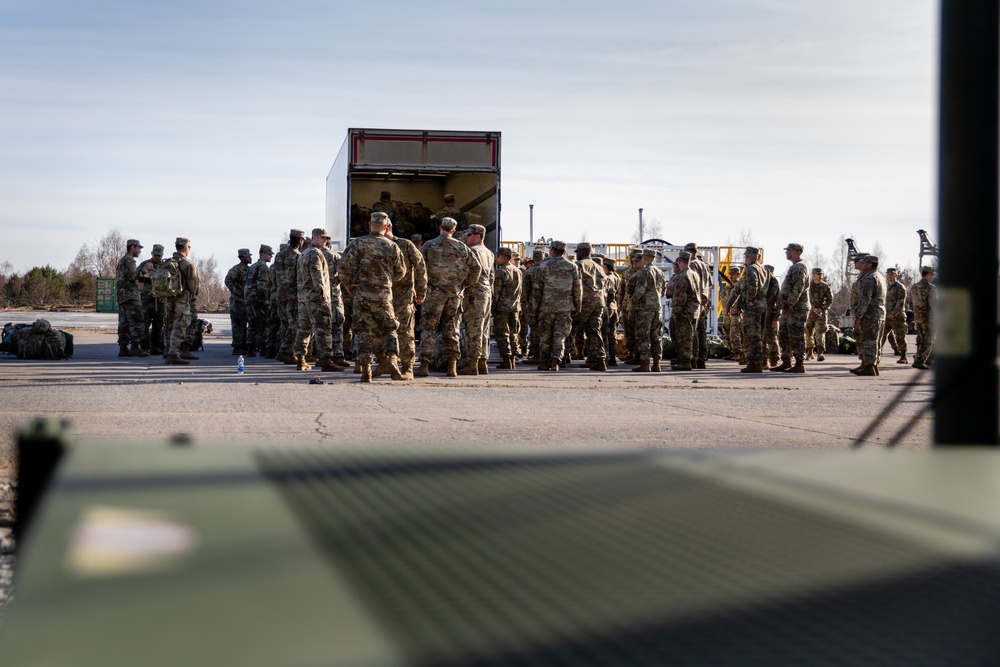 DVIDS - Images - Additional 3-29 FA Soldiers arrive in Torun [Image 4 of 6]