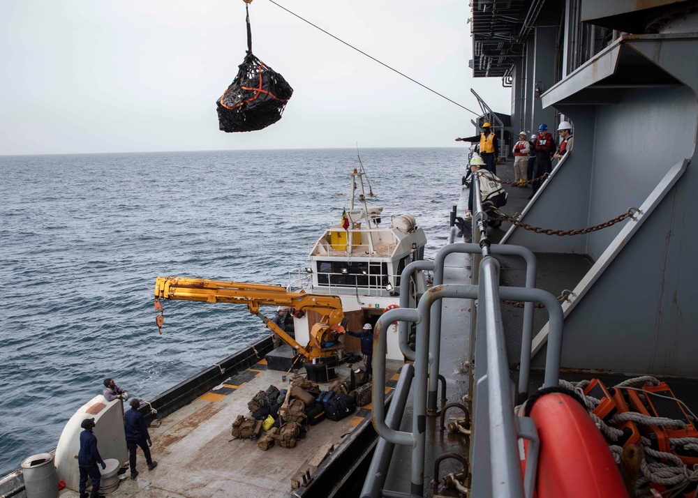 DVIDS - Images - USS Hershel "Woody" Williams (ESB 4) Conducts an ...