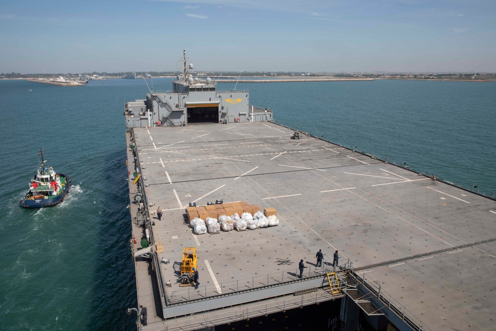 DVIDS - Images - USS Hershel "Woody" Williams (ESB 4) Arrives at Naval ...