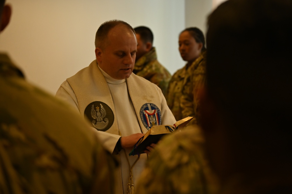 DVIDS - Images - Polish Army Chaplain leads U.S Army Soldiers in Easter ...