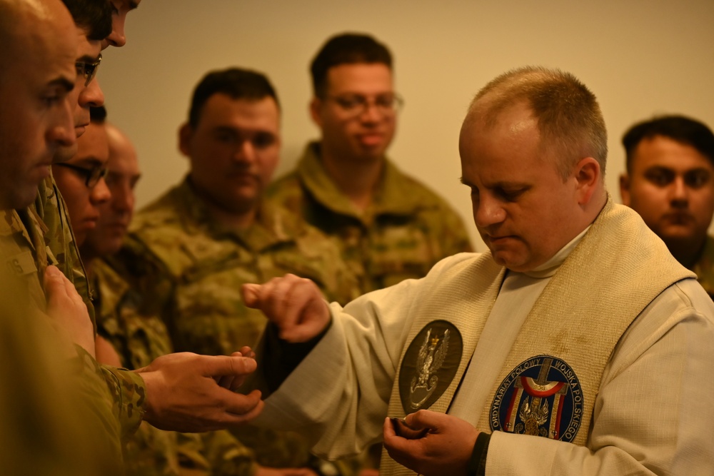 DVIDS - Images - Polish Army Chaplain leads U.S Army Soldiers in Easter ...