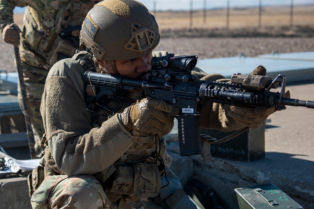 DVIDS - Images - Defenders and 40HS conduct exercise operations [Image ...