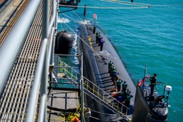 Springfield visits Stirling, Australia During Western Pacific Deployment