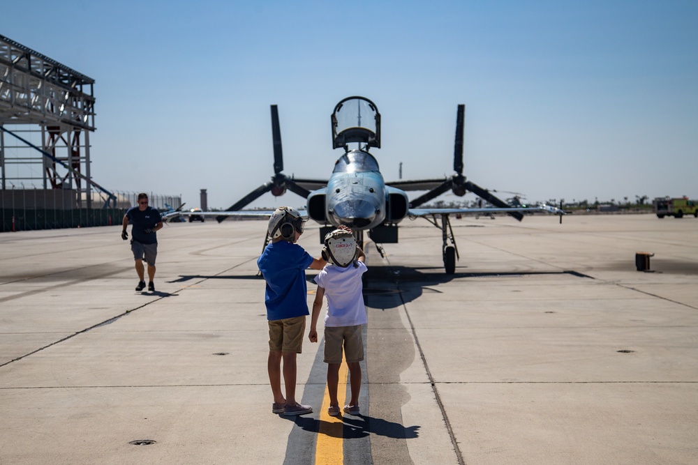 DVIDS - Images - Final Flight [Image 6 of 6]