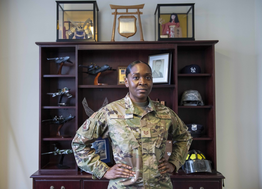 DVIDS - Images - TSgt Imelda Edge Supervisor of the Month [Image 7 of 9]