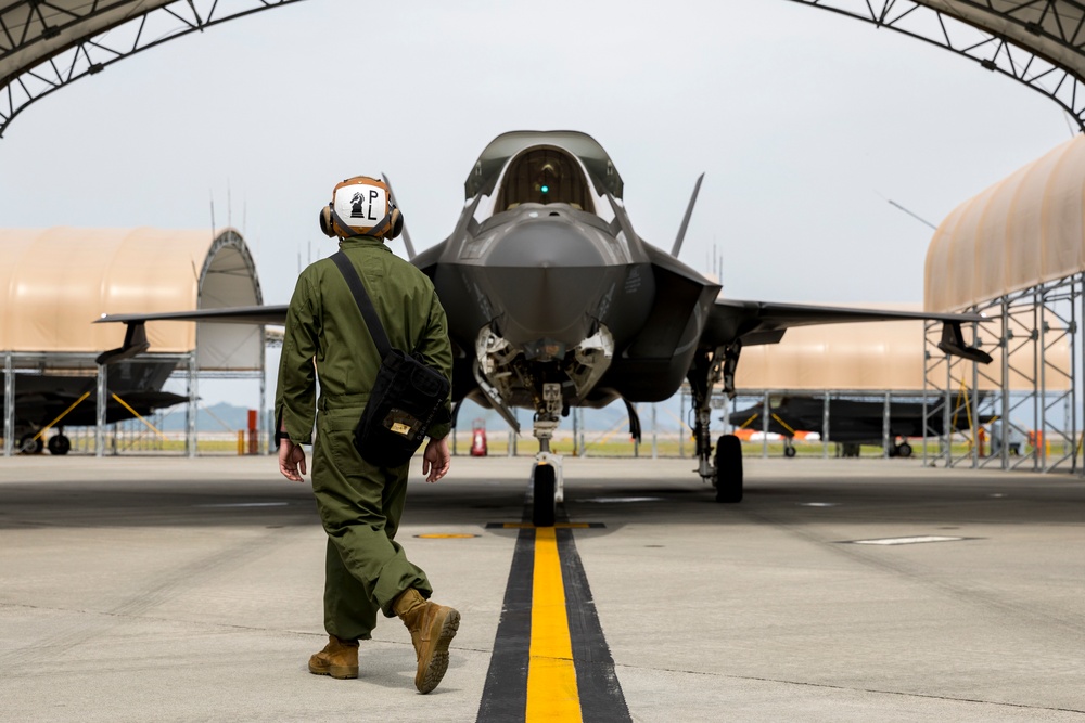 DVIDS - Images - VMFA-121 Flight Ops [Image 3 of 8]