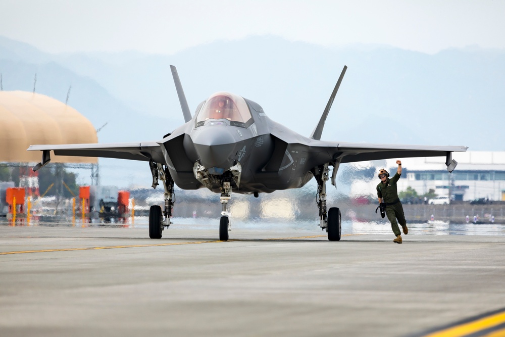 DVIDS - Images - VMFA-121 Flight Ops [Image 6 of 8]