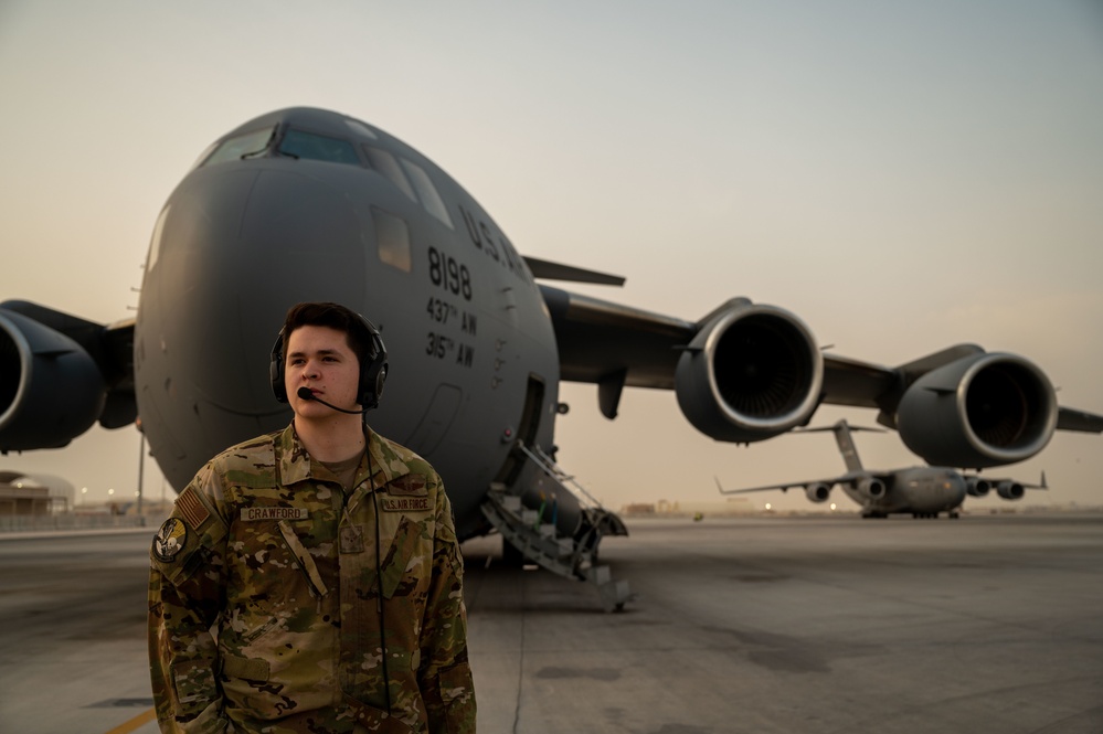 DVIDS - Images - C-17 flies to Africa [Image 2 of 12]