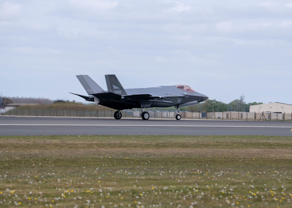 DVIDS - Images - Norwegian joint flight operations [Image 2 of 6]