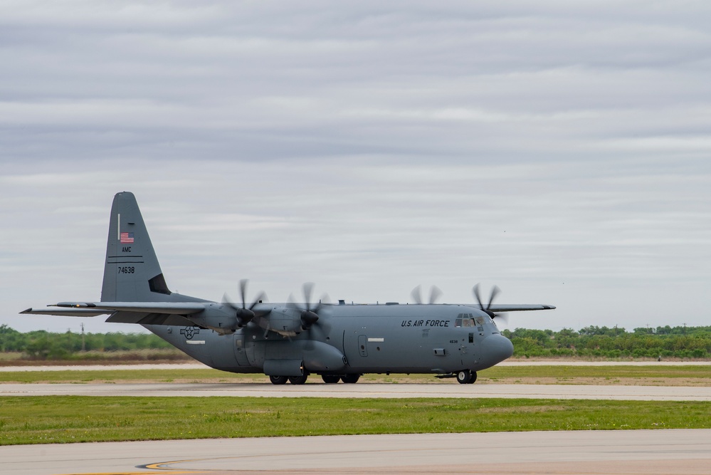 DVIDS - Images - Mobility Air Force’s large formation event [Image 2 of 3]