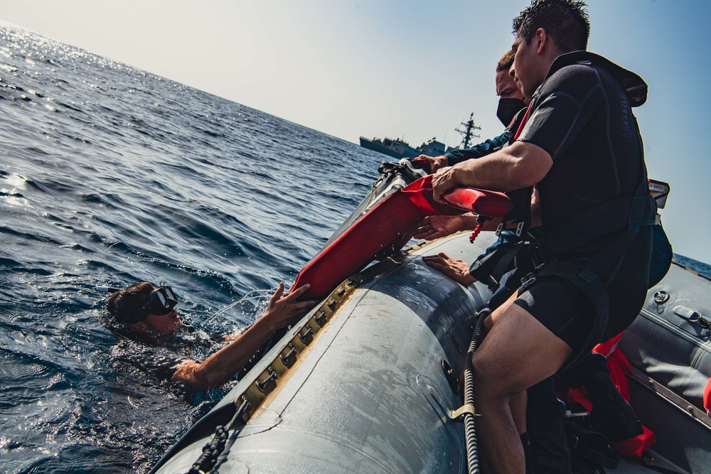 DVIDS - Images - USS Momsen Rescue Swimmer [Image 5 of 7]