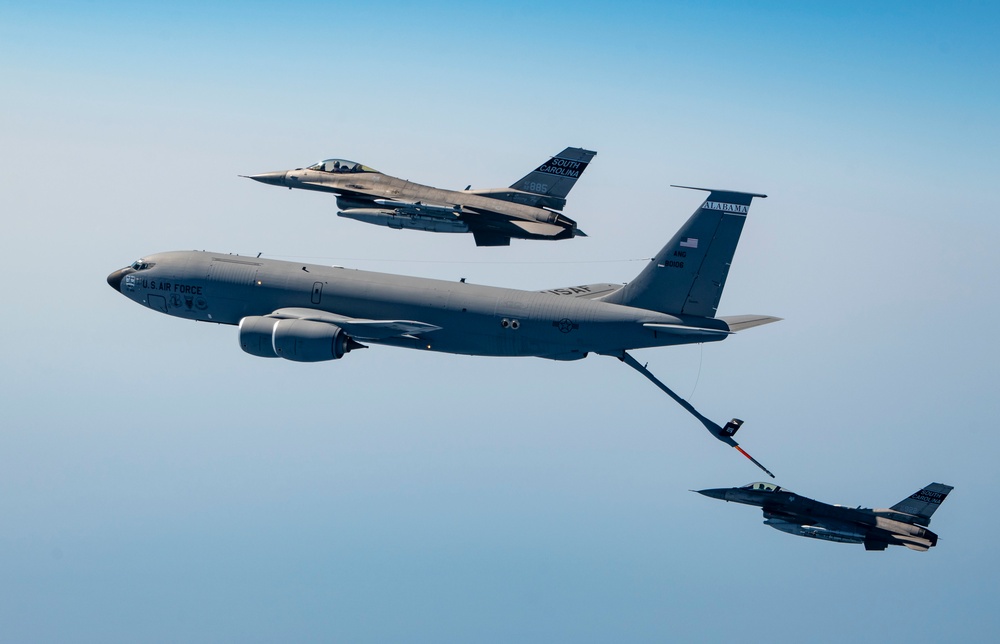 DVIDS - Images - Sentry Savannah air refueling [Image 9 of 18]