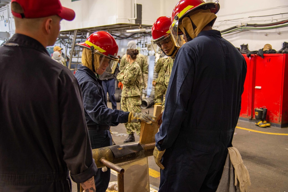 DVIDS - Images - Sailors practice pipe patching [Image 1 of 3]