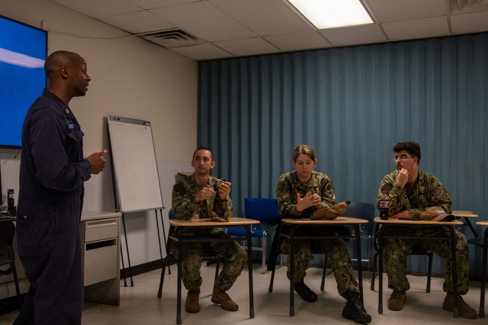DVIDS - Images - Sailors debrief [Image 3 of 4]