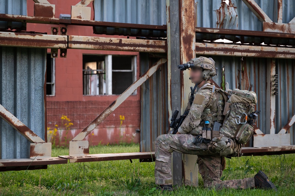 DVIDS - Images - Exercise Emerald Warrior 22.1 [Image 2 of 5]