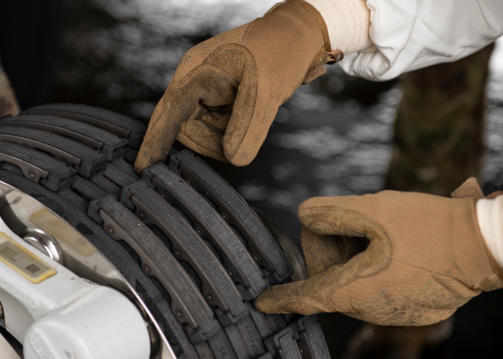DVIDS - Images - 730th AMS Airmen train on C-5M Super Galaxy [Image 3 ...