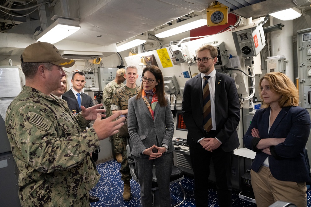 DVIDS - Images - Deputy Secretary of Defense Hicks Visits USS Porter ...