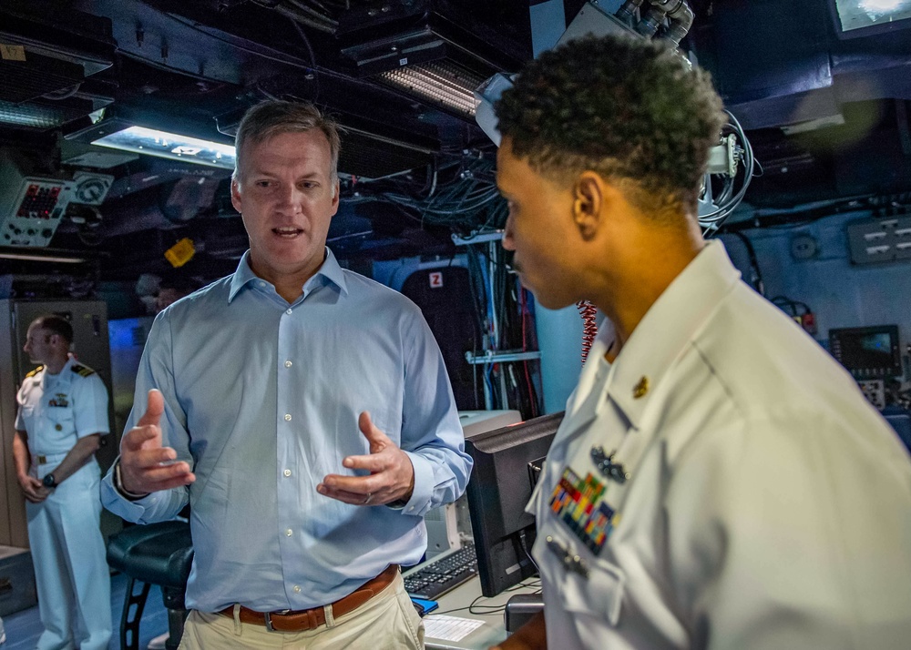 DVIDS - Images - Under Secretary of the Navy visits USS Essex During LA ...