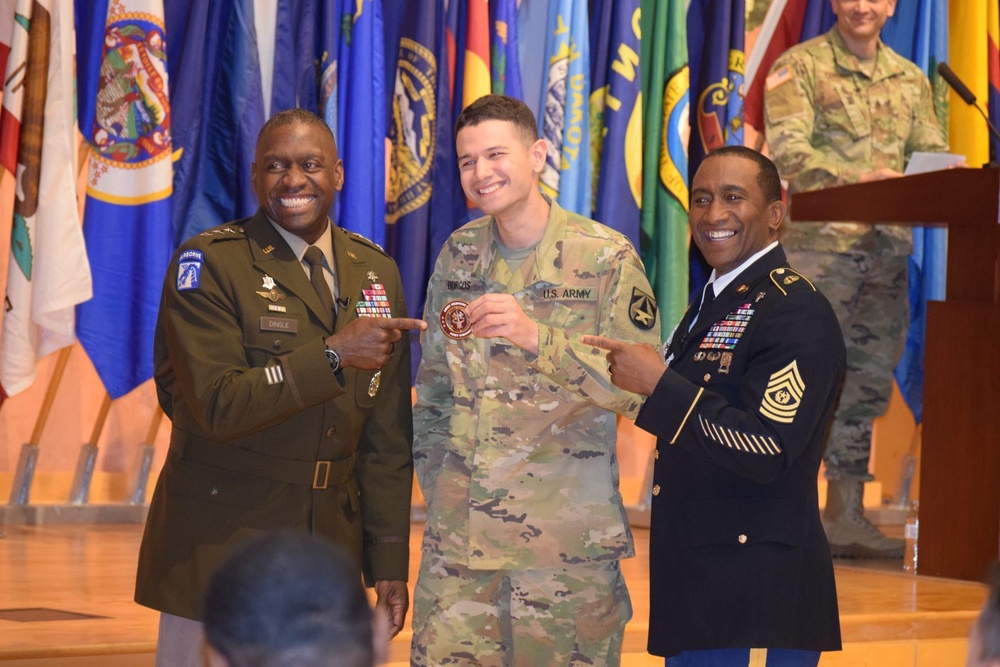 DVIDS - News - Army Surgeon General visits Walter Reed Army Institute ...