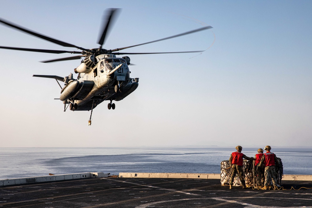 DVIDS - Images - Helicopter support team training aboard USS Arlington ...