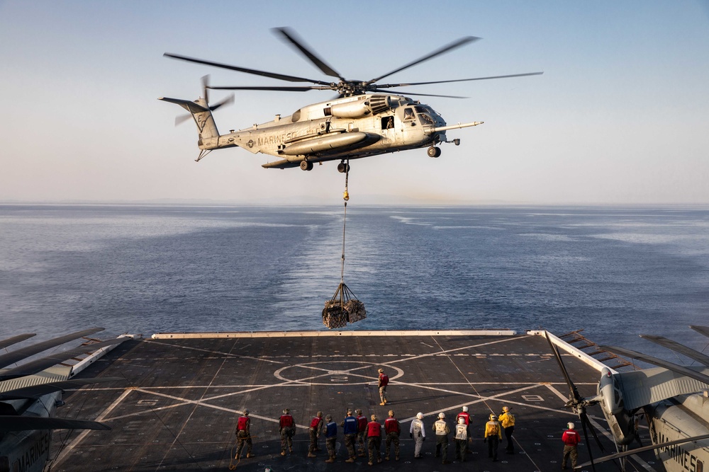 DVIDS - Images - Helicopter support team training aboard USS Arlington ...