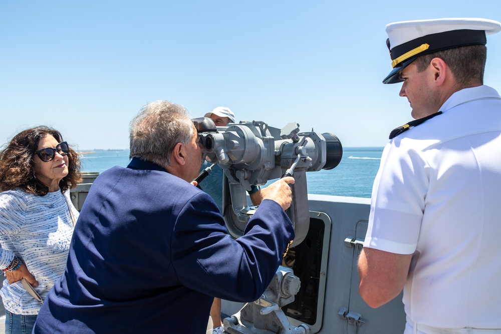 DVIDS - Images - USS Portland (LPD 27) Hosts Public Tours at LA Fleet Week [Image 6 of 7]
