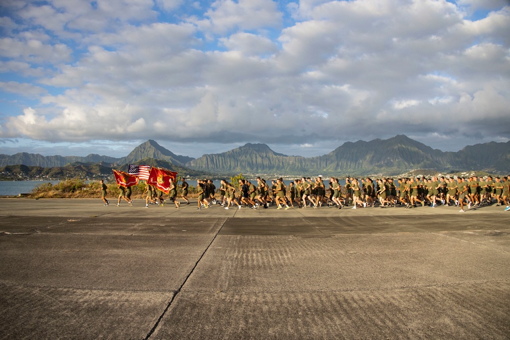 DVIDS - Images - MAG-24 Commanding Officer's Flight Line Run [Image 4 of 9]