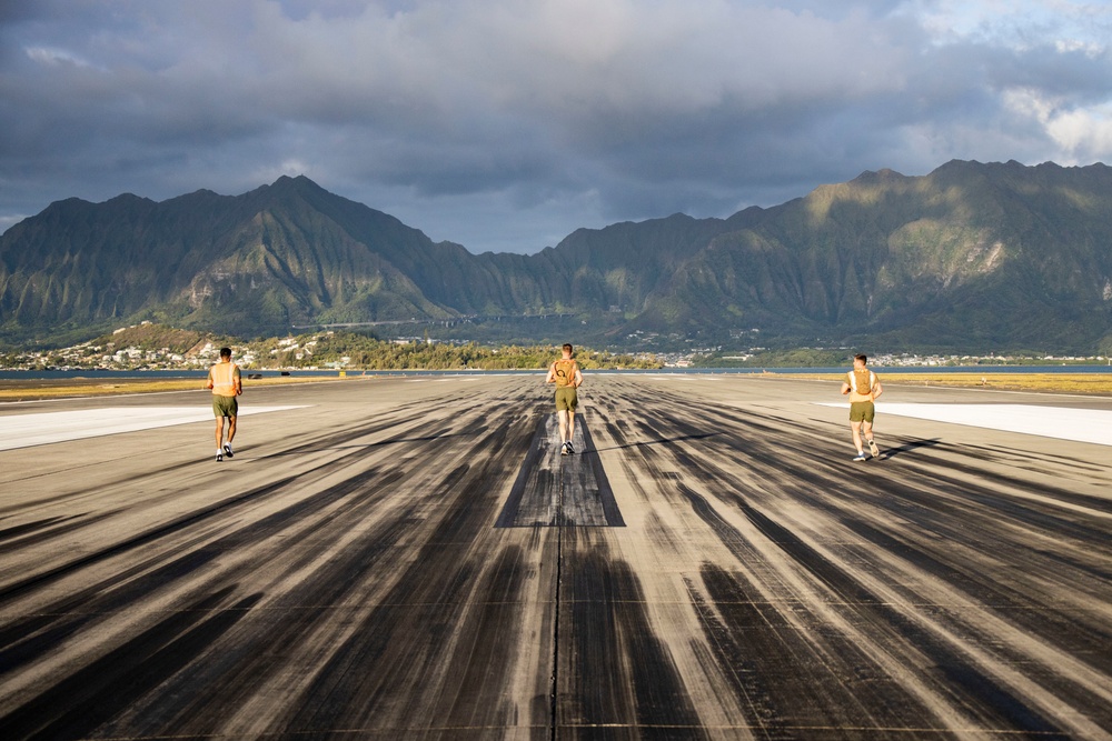 DVIDS - Images - MAG-24 Commanding Officer's Flight Line Run [Image 5 of 9]