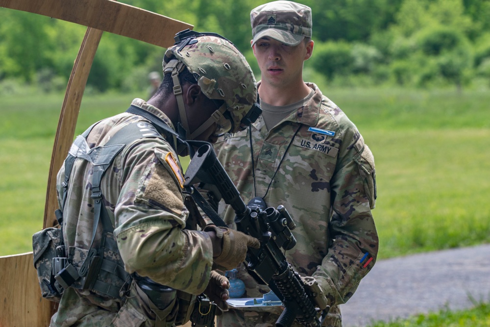 DVIDS - Images - Soldiers compete for prestigious badge [Image 3 of 12]