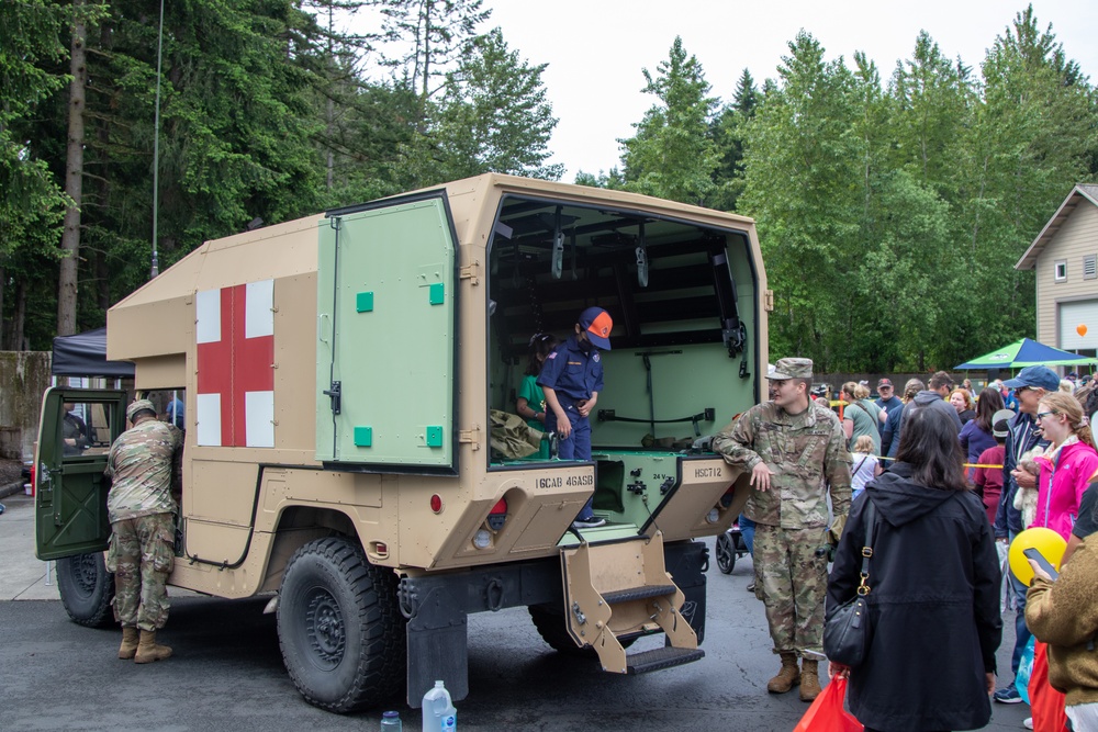DVIDS - Images - Bellators Support Duck Daze Festivities [Image 5 of 5]